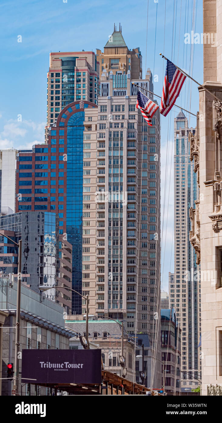 The iconic buildings of the Chicago skyline - CHICAGO, USA - JUNE 11 ...