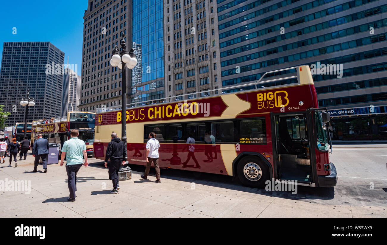 Chicago sightseeing bus - CHICAGO, USA - JUNE 11, 2019 Stock Photo - Alamy