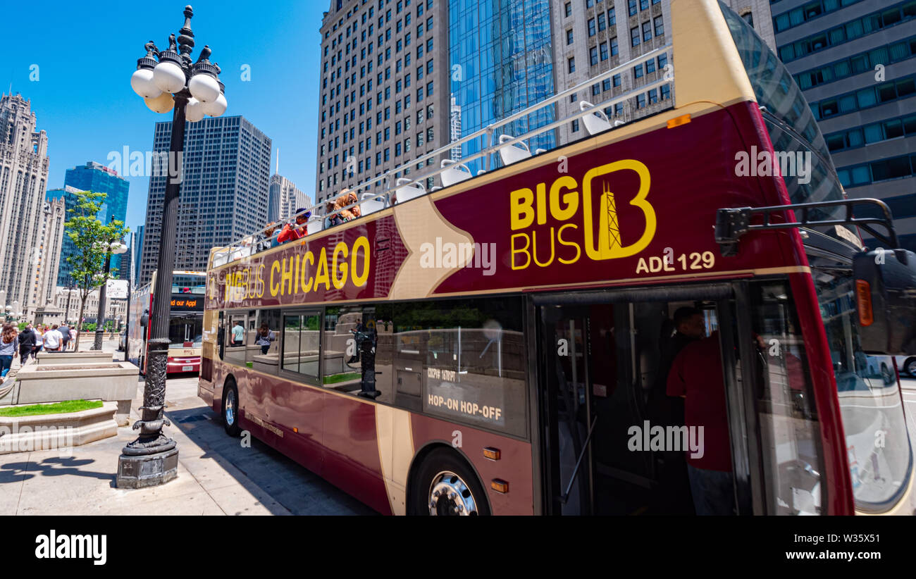 Chicago sightseeing bus - CHICAGO, USA - JUNE 11, 2019 Stock Photo - Alamy