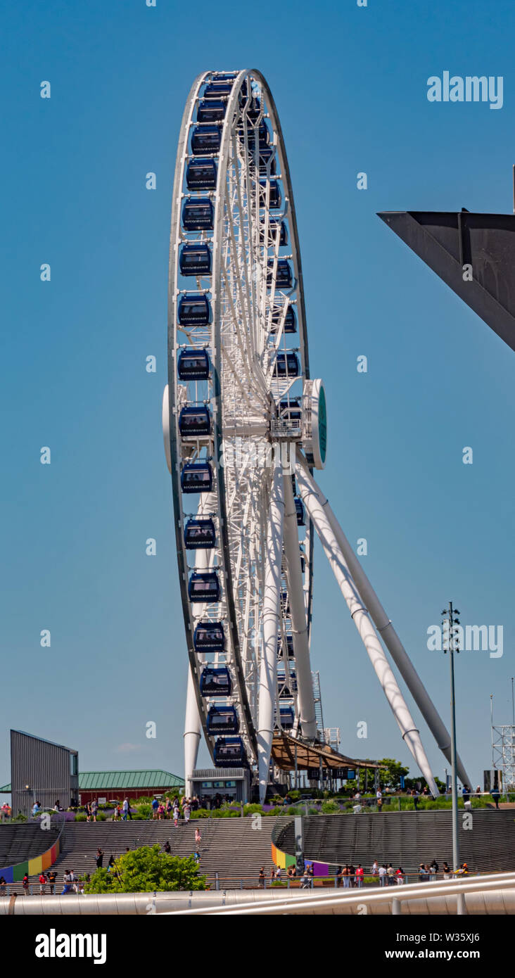 Chicago Navy Pier is a popular landmark at Lake Michigan - CHICAGO, USA ...