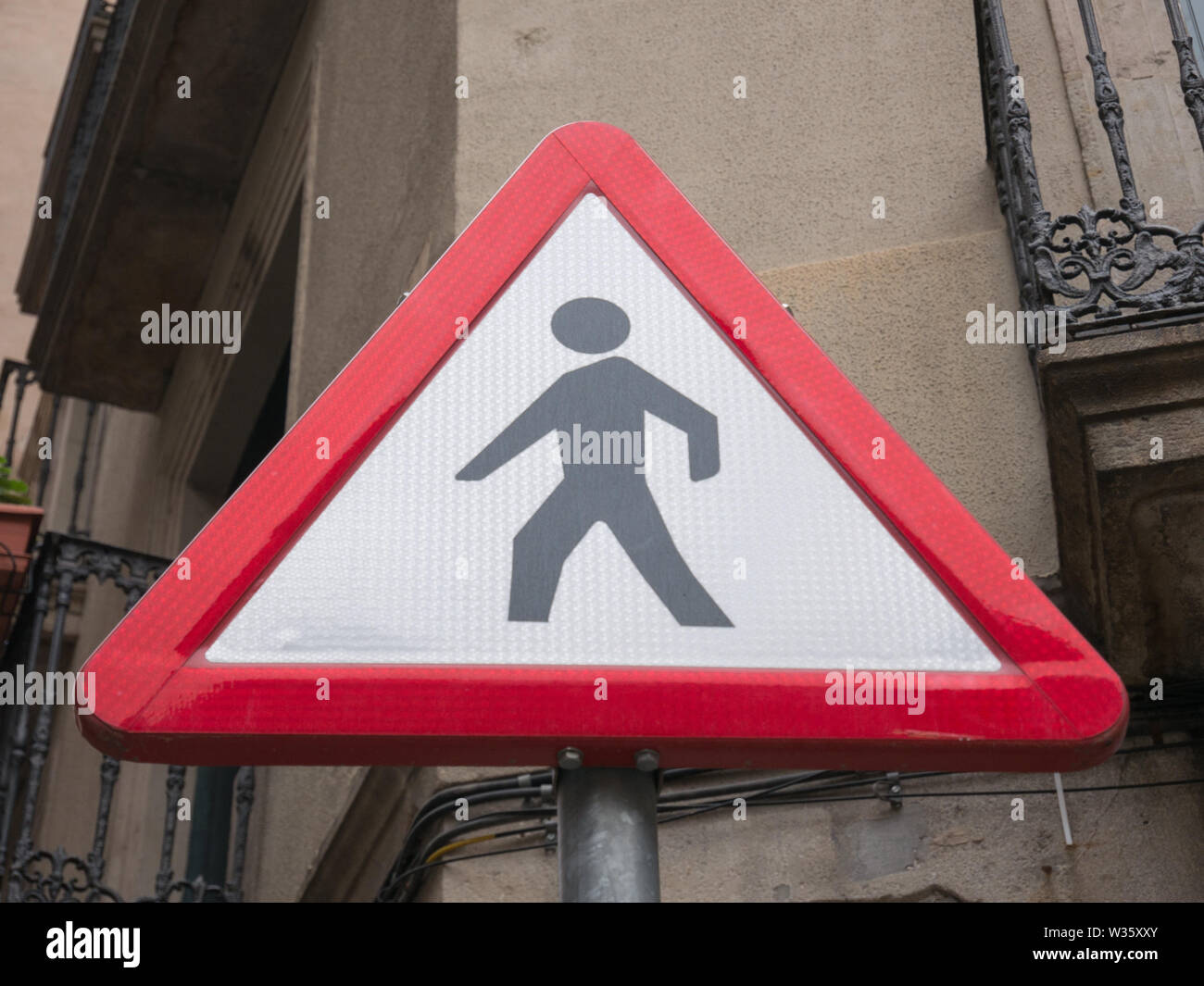 European pedestrian crossing roadsign hi-res stock photography and ...