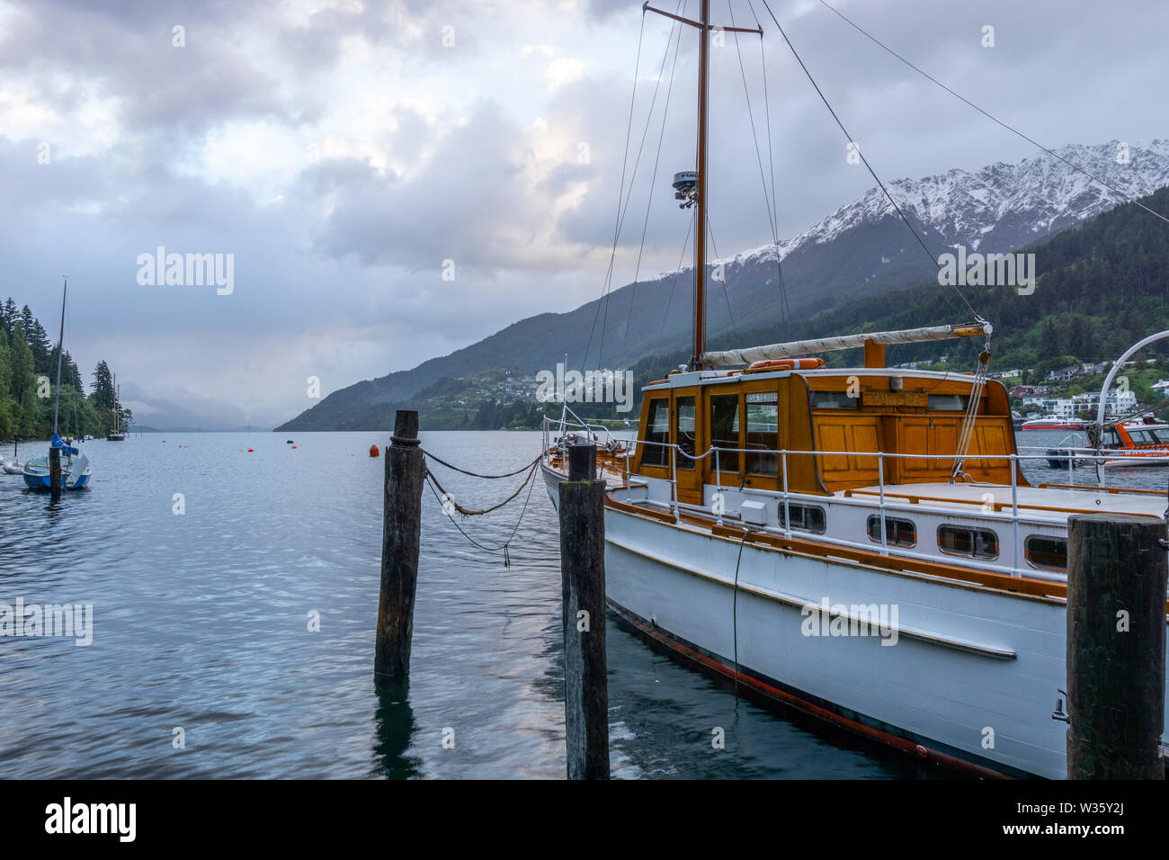 New boat jetty hi-res stock photography and images - Alamy
