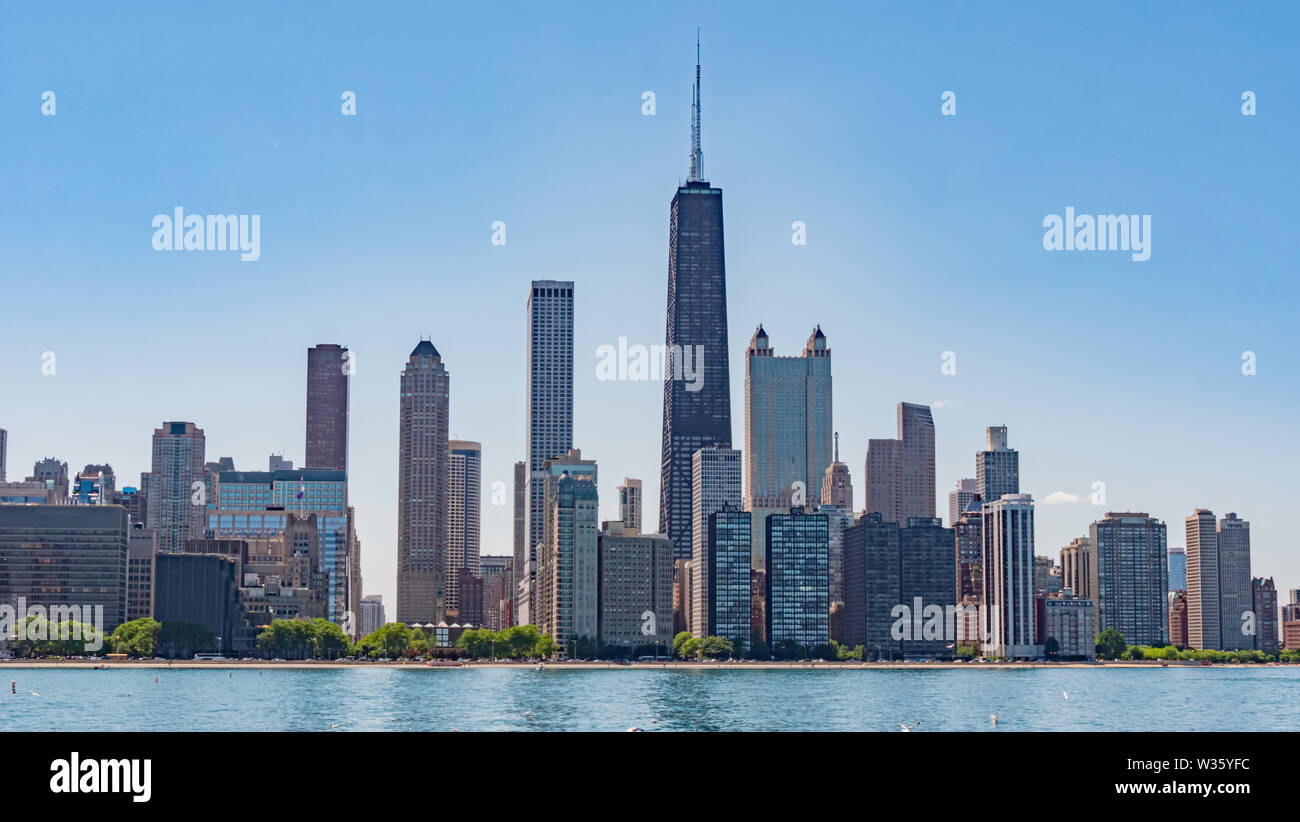 The High rise buildings of Chicago downtown - CHICAGO, USA - JUNE 11 ...