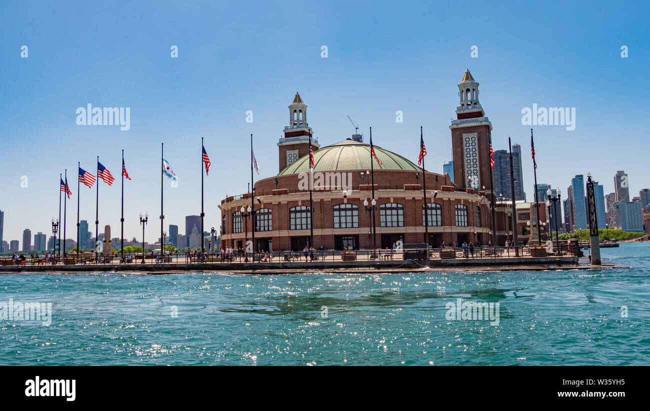 Chicago Navy Pier is a popular landmark at Lake Michigan - CHICAGO, USA ...