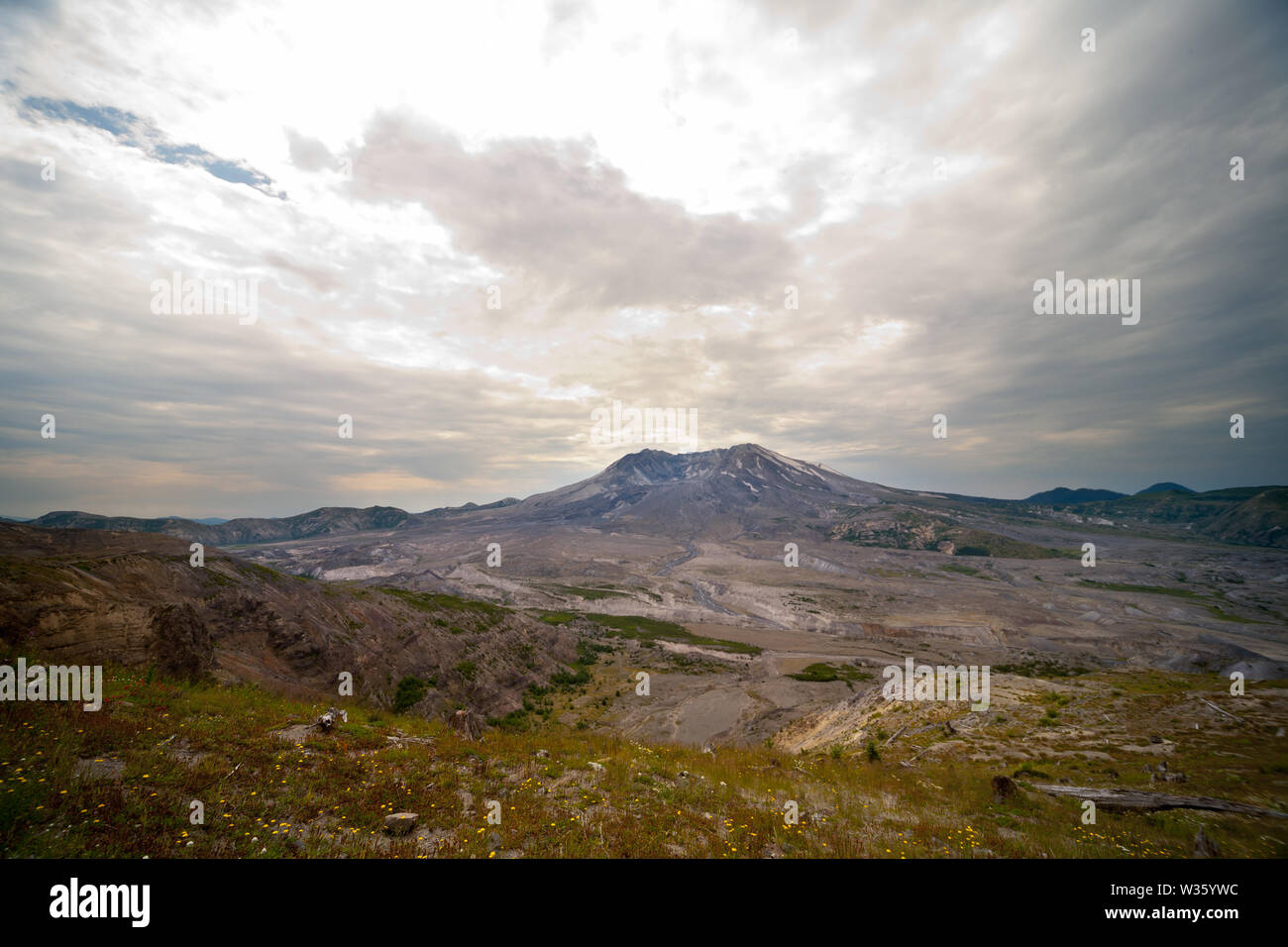 Mt st helen eruption hi-res stock photography and images - Alamy