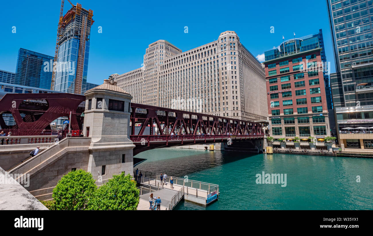 The Bridges over Chicago River - CHICAGO, USA - JUNE 11, 2019 Stock ...