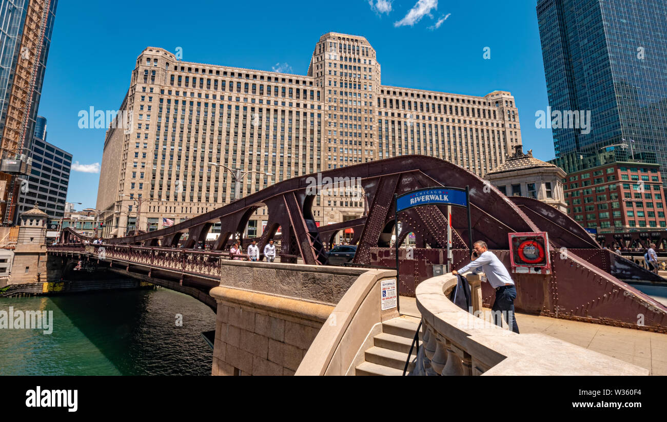 The Bridges over Chicago River - CHICAGO, USA - JUNE 11, 2019 Stock ...