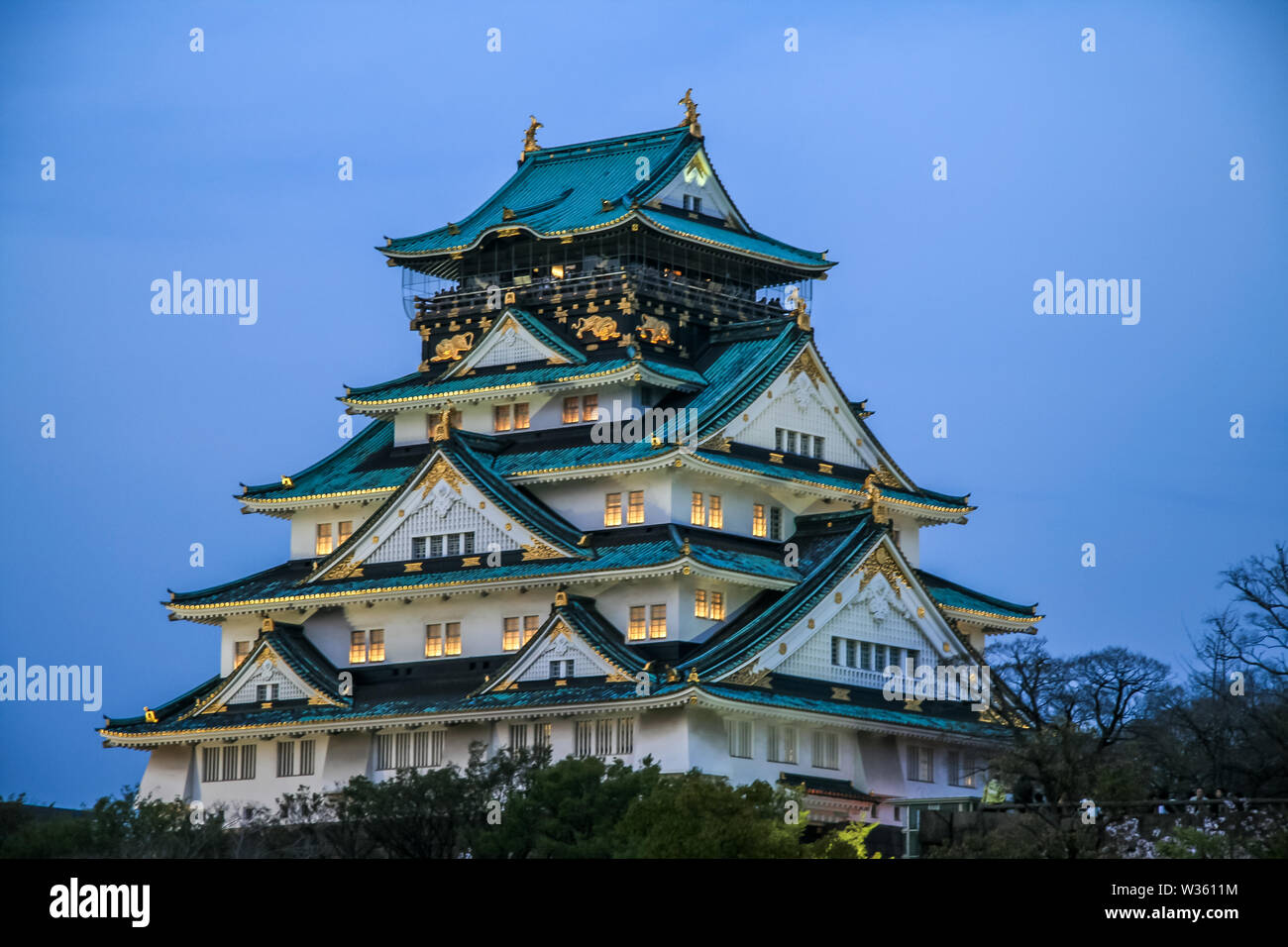 japanese historical old palace during the cherry blossom - hanami Stock ...