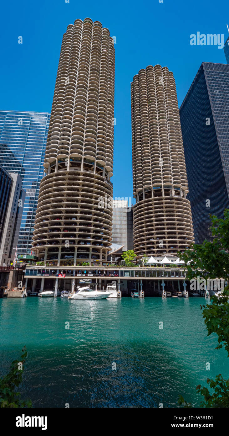 The High rise buildings of Chicago downtown - CHICAGO, USA - JUNE 11 ...