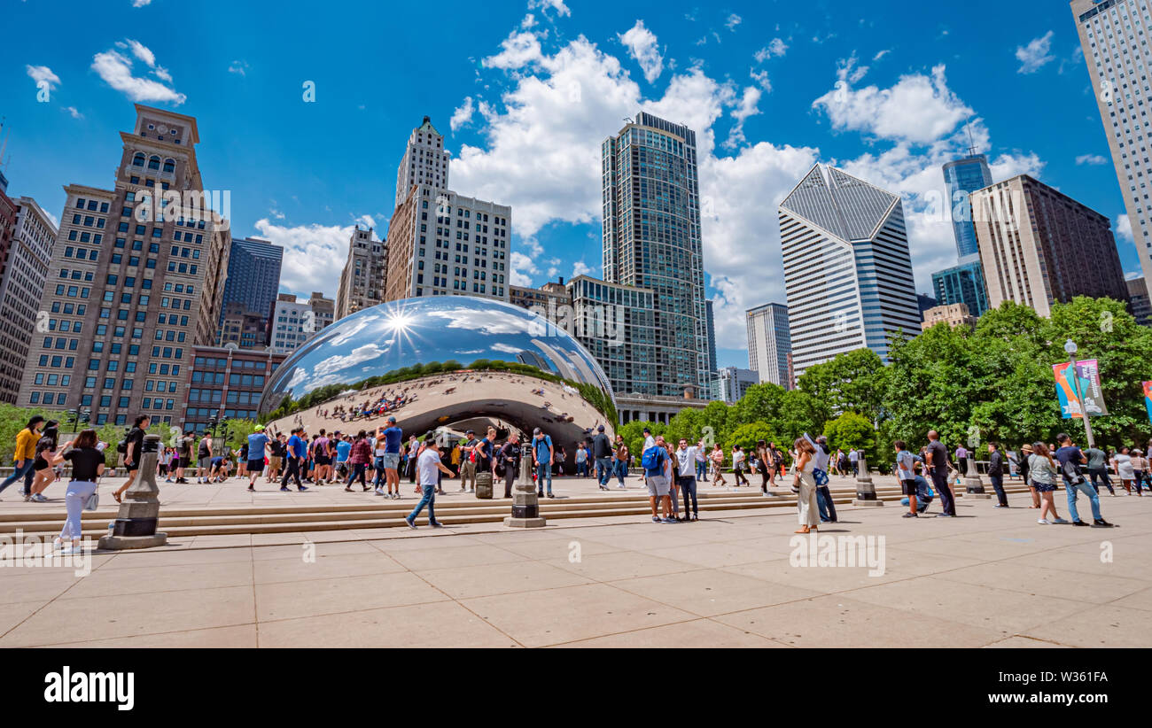 Famous Cloud Gate at Millennium Park in Chicago - CHICAGO, USA - JUNE ...