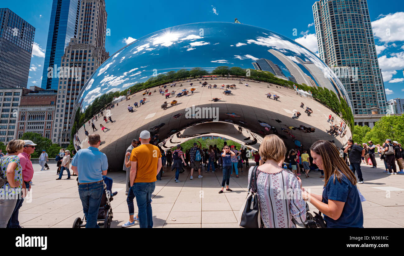 Famous Cloud Gate at Millennium Park in Chicago - CHICAGO, USA - JUNE ...