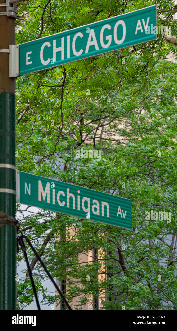 Street sign Chicago Avenue - CHICAGO, USA - JUNE 11, 2019 Stock Photo ...