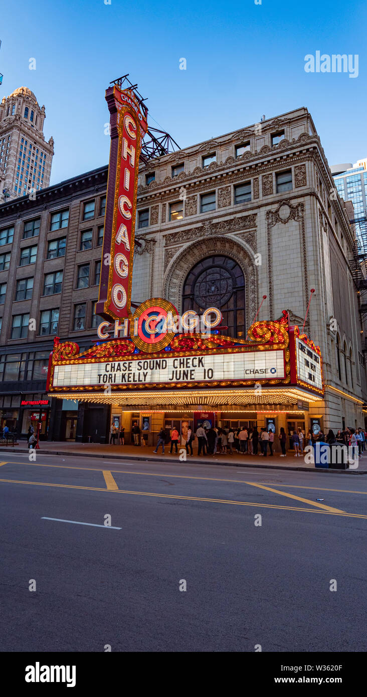 Famous Chicago Theater at State Street former Balaban and Katz Theater ...