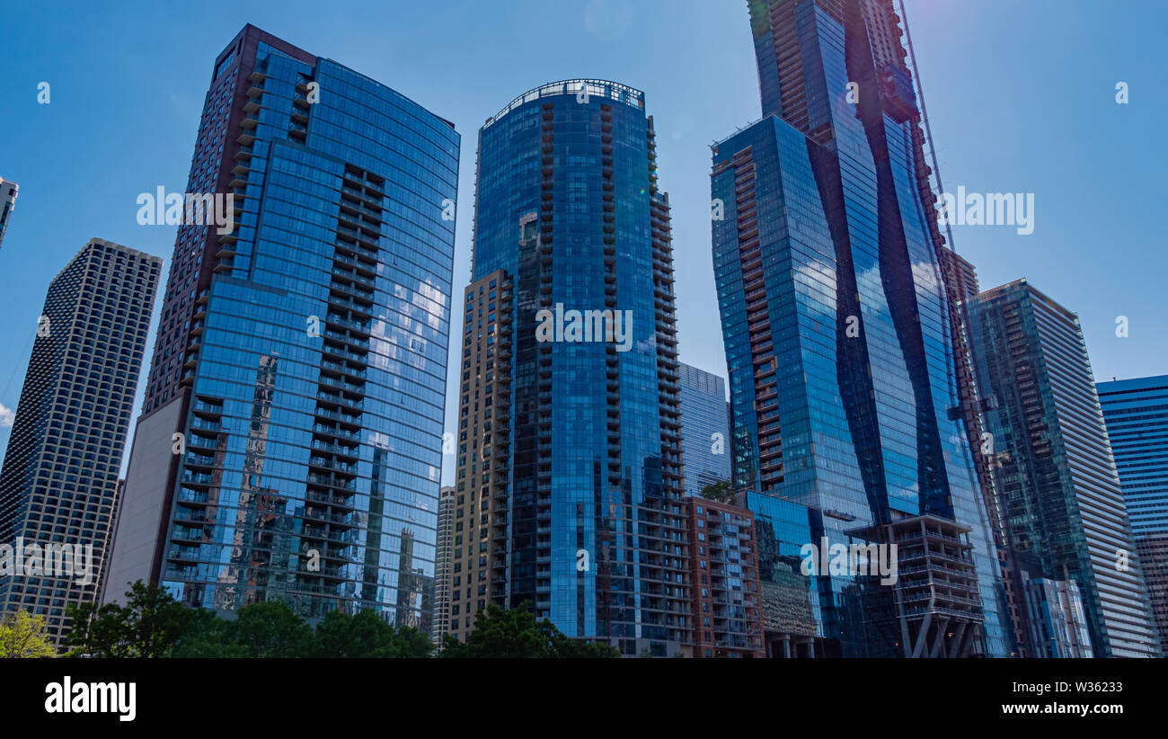 The High rise buildings of Chicago downtown - CHICAGO, USA - JUNE 11 ...