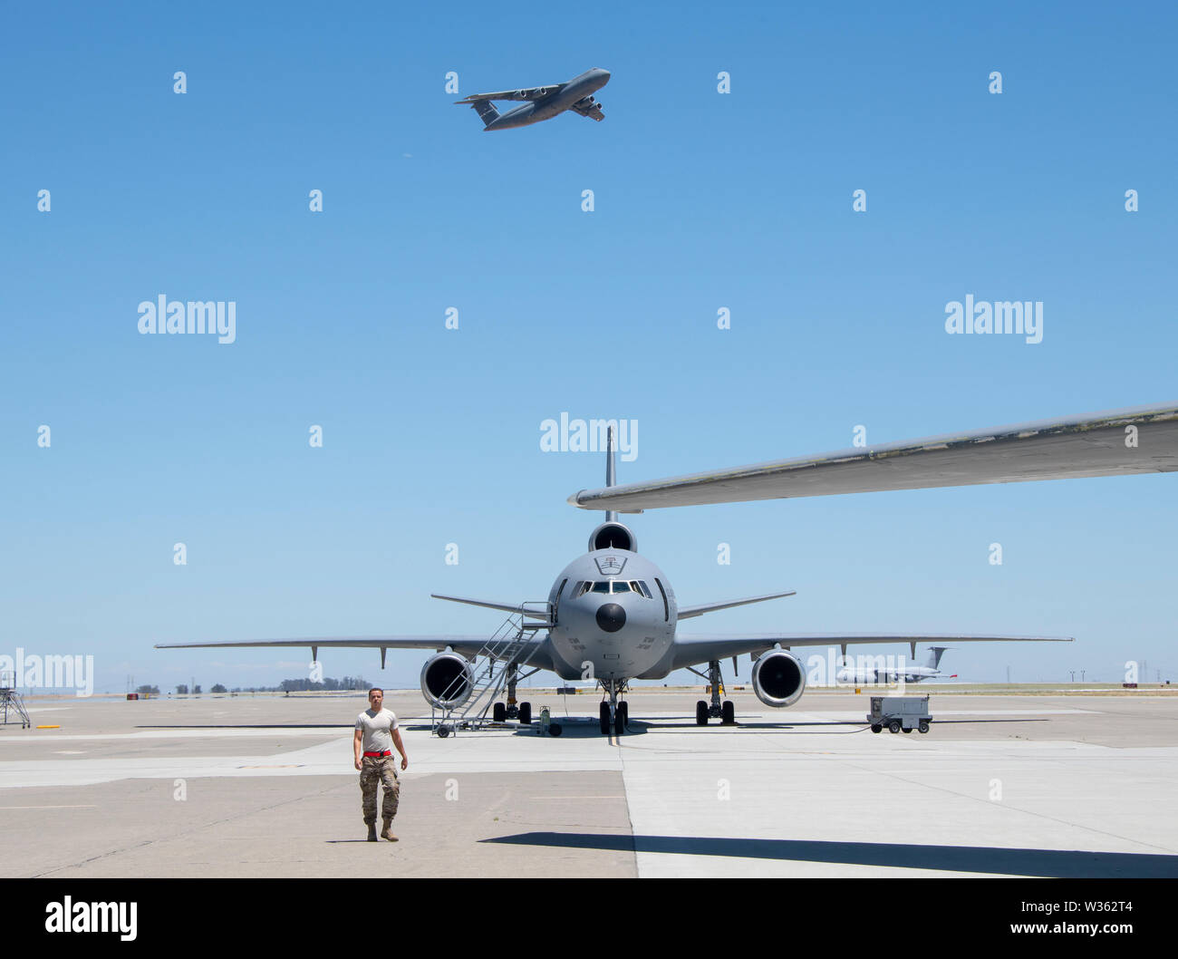 U.S. Air Force flying crew chiefs assigned to the 660th Aircraft ...