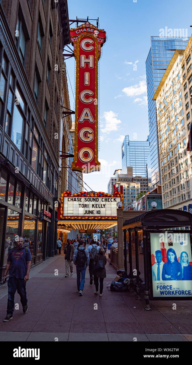 Famous Chicago Theater at State Street former Balaban and Katz Theater ...