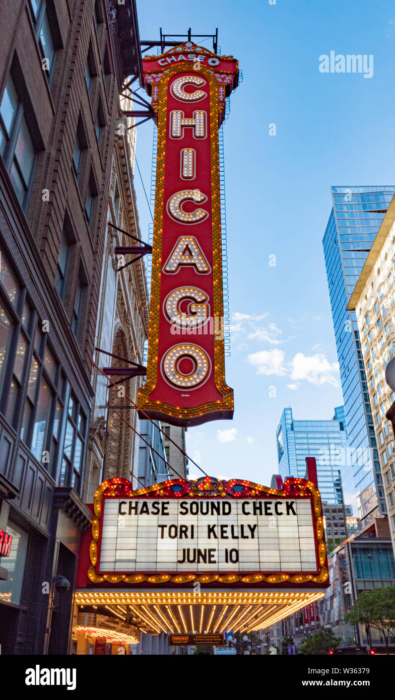 Famous Chicago Theater at State Street former Balaban and Katz Theater ...