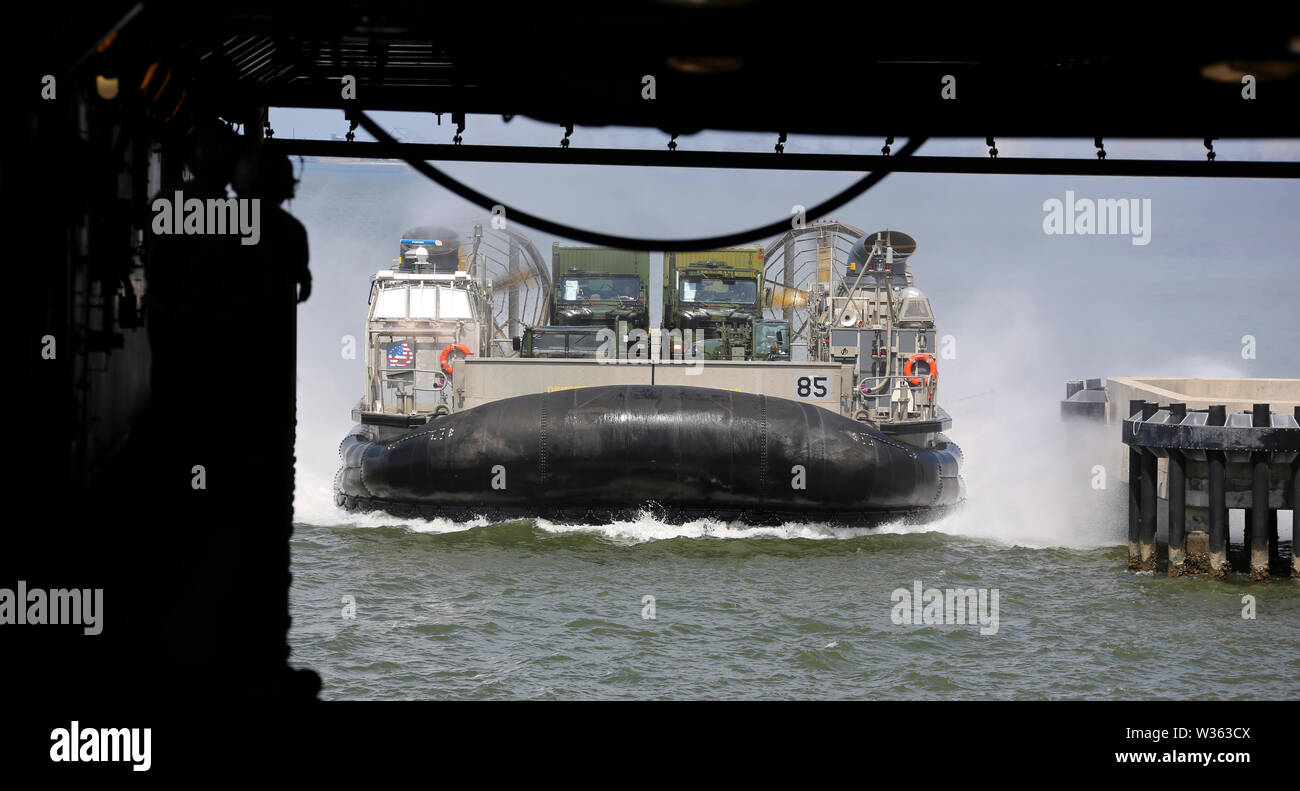 U.S. Navy Landing Craft, Air Cushion 85 (LCAC 85) boards the dock ...