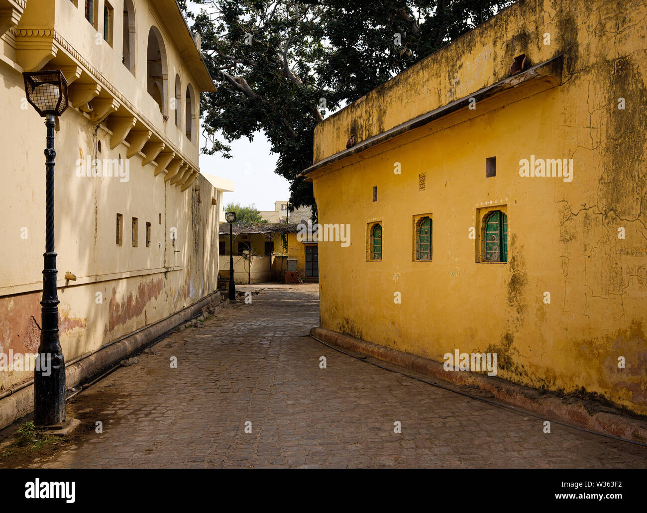 JAIPUR, INDIA - CIRCA NOVEMBER 2018: Streets of Jaipur with tourists ...
