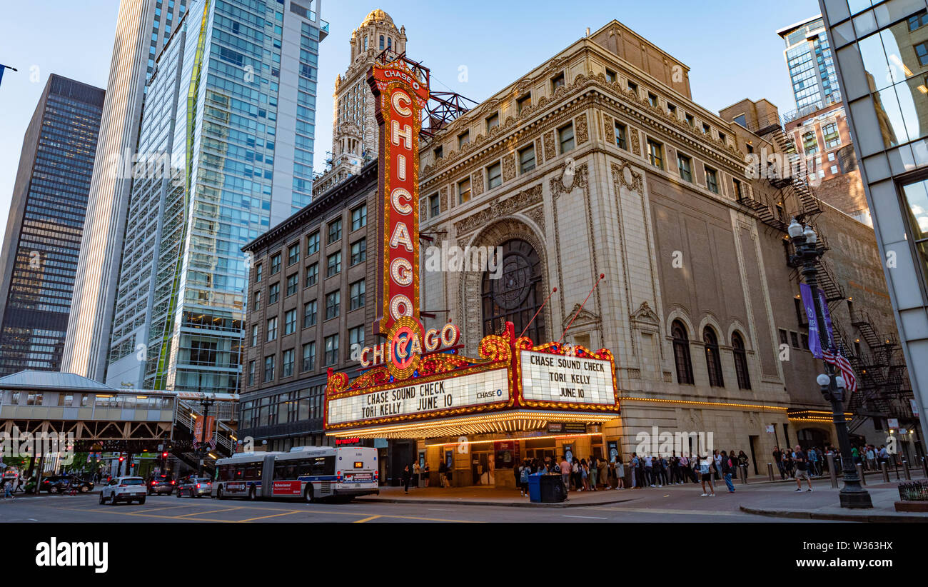 Famous Chicago Theater at State Street former Balaban and Katz Theater ...