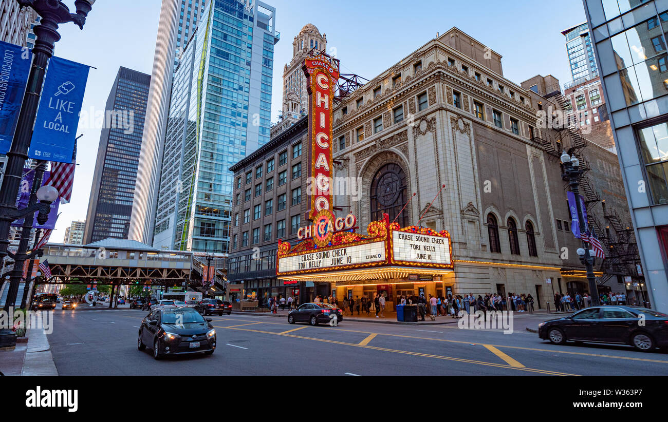 Famous Chicago Theater at State Street former Balaban and Katz Theater ...