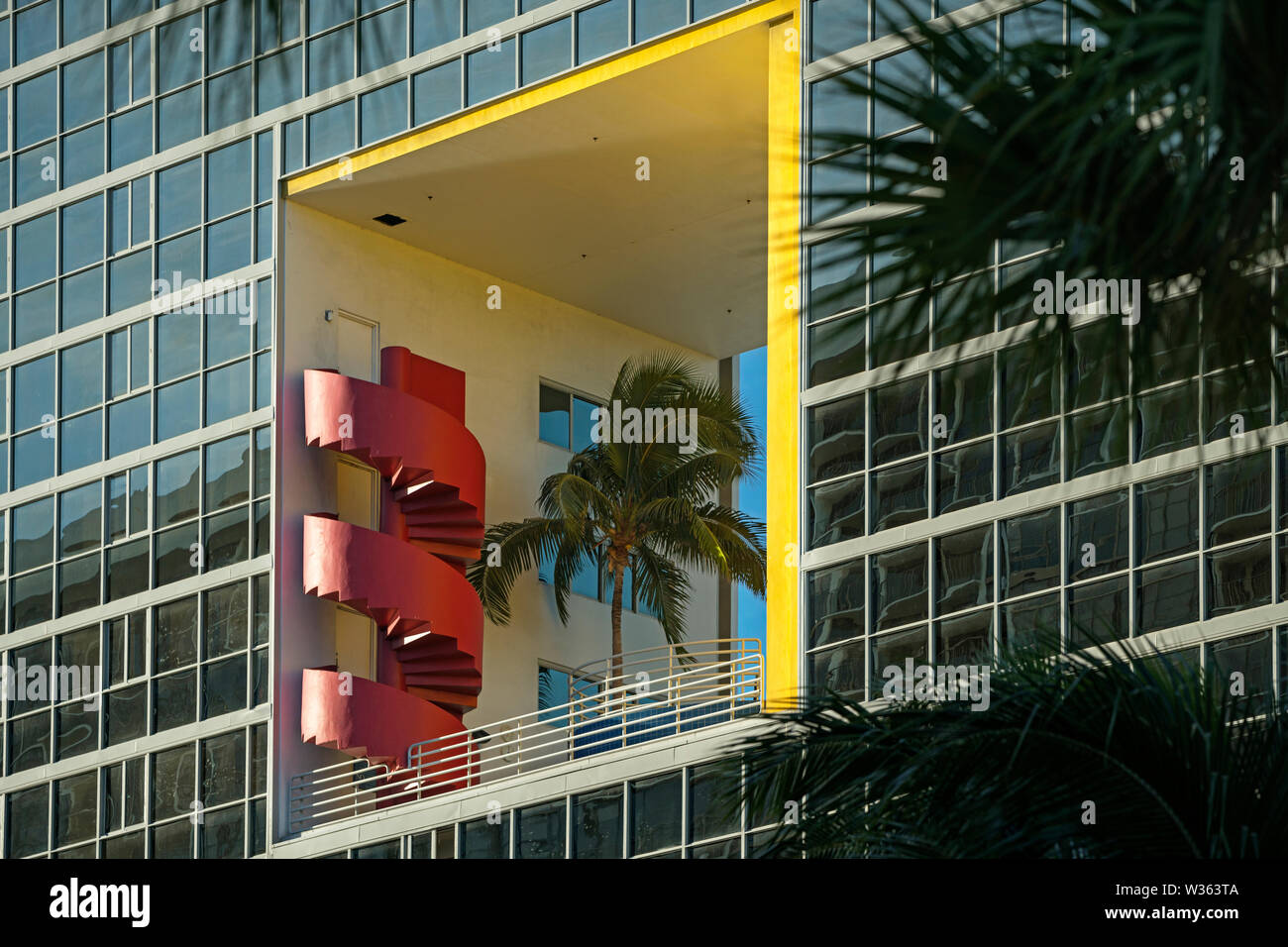 PALM COURT ATLANTIS CONDOMINIUM BUILDING (©ARQUITECTONICA 1982 ...