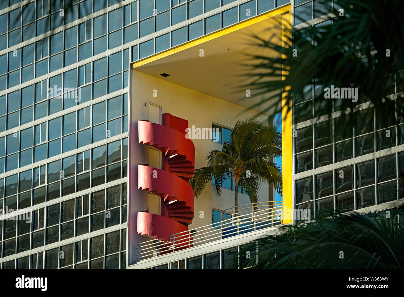 PALM COURT ATLANTIS CONDOMINIUM BUILDING (©ARQUITECTONICA 1982 ...