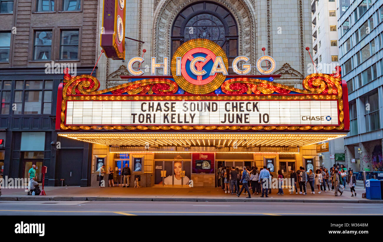 Famous Chicago Theater at State Street former Balaban and Katz Theater ...