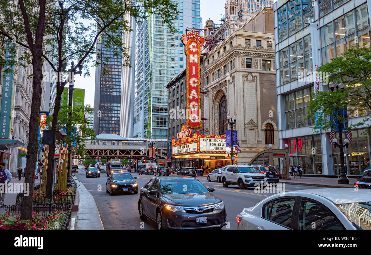 Famous Chicago Theater at State Street former Balaban and Katz Theater ...