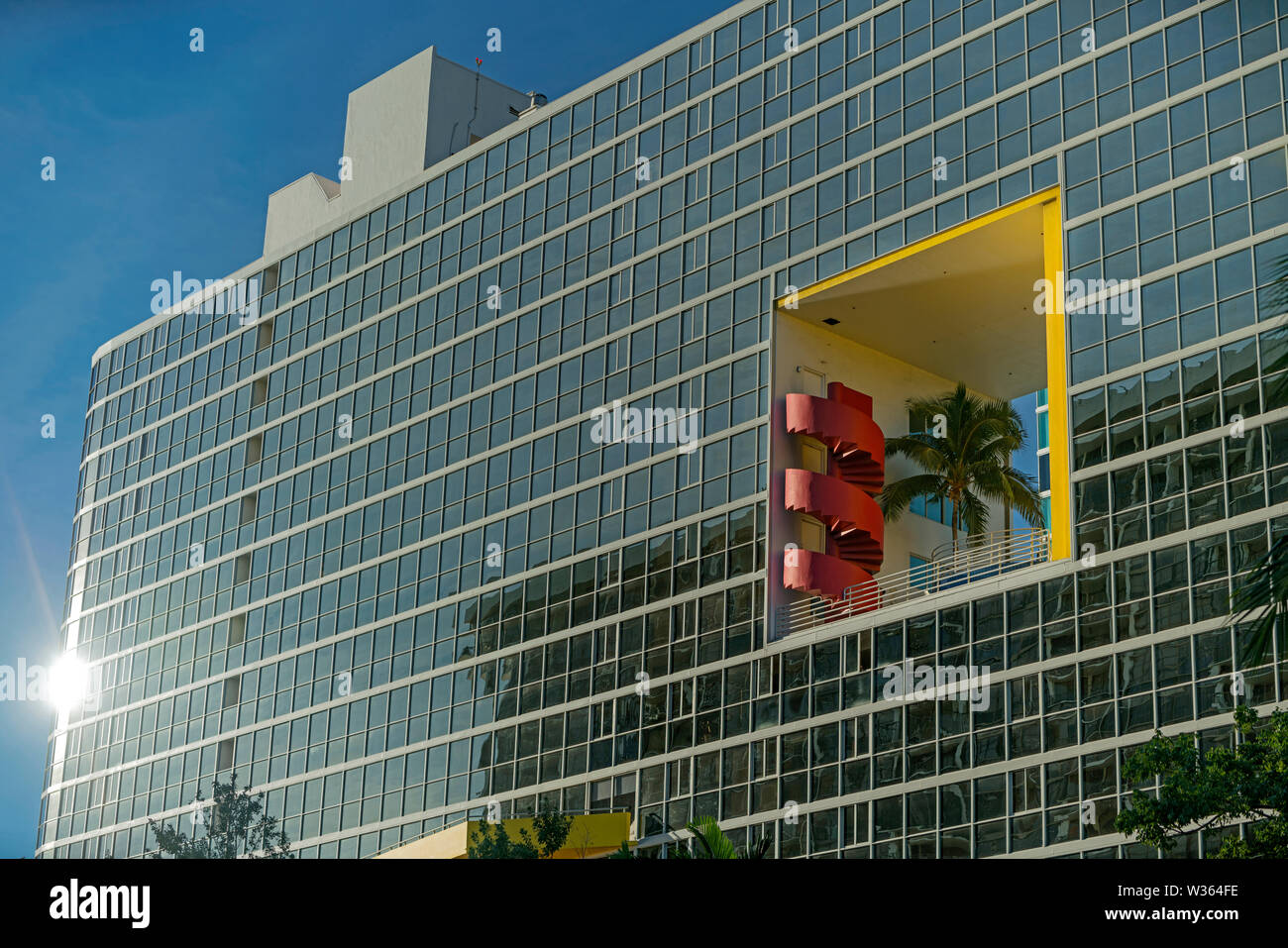 PALM COURT ATLANTIS CONDOMINIUM BUILDING (©ARQUITECTONICA 1982 ...