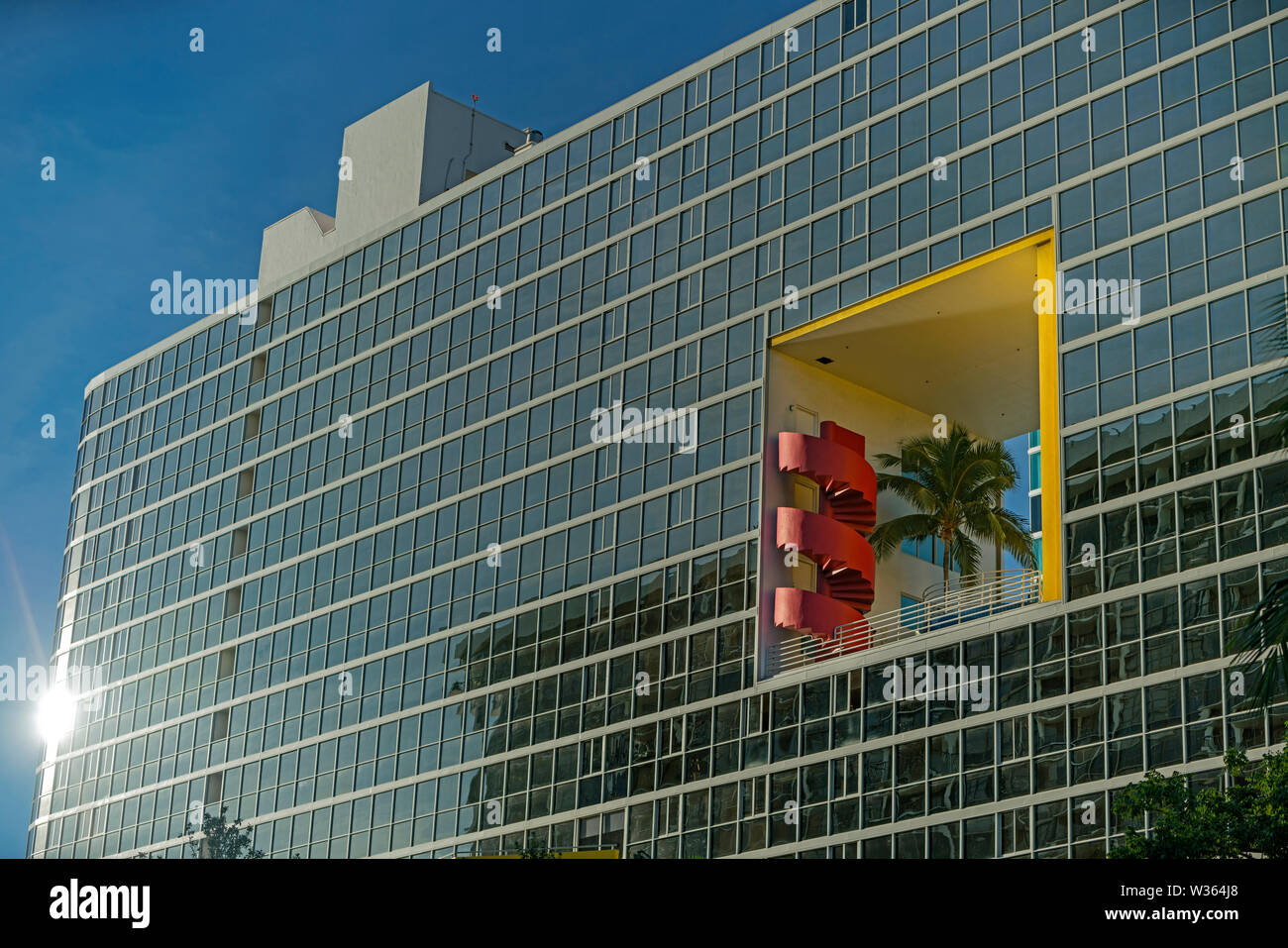 PALM COURT ATLANTIS CONDOMINIUM BUILDING (©ARQUITECTONICA 1982 ...