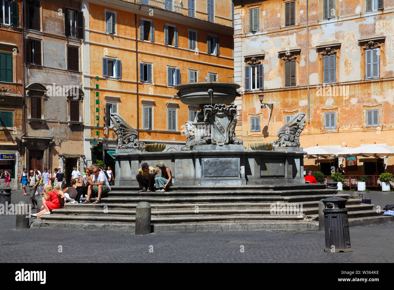 The Piazza Santa Maria in Trastevere Rome Italy Stock Photo - Alamy