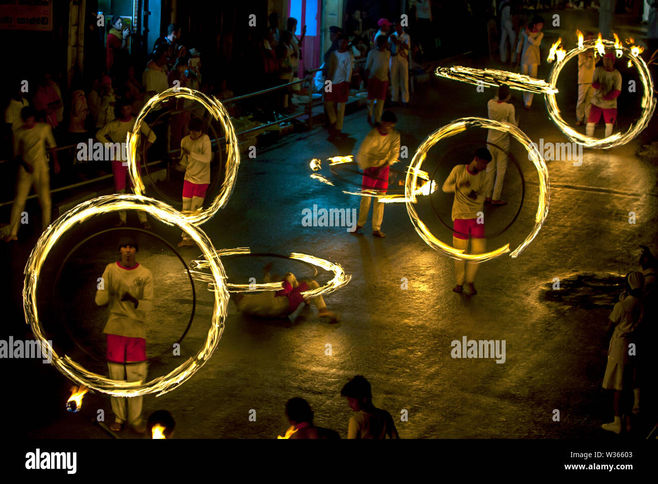 Colombo perahera hi-res stock photography and images - Alamy