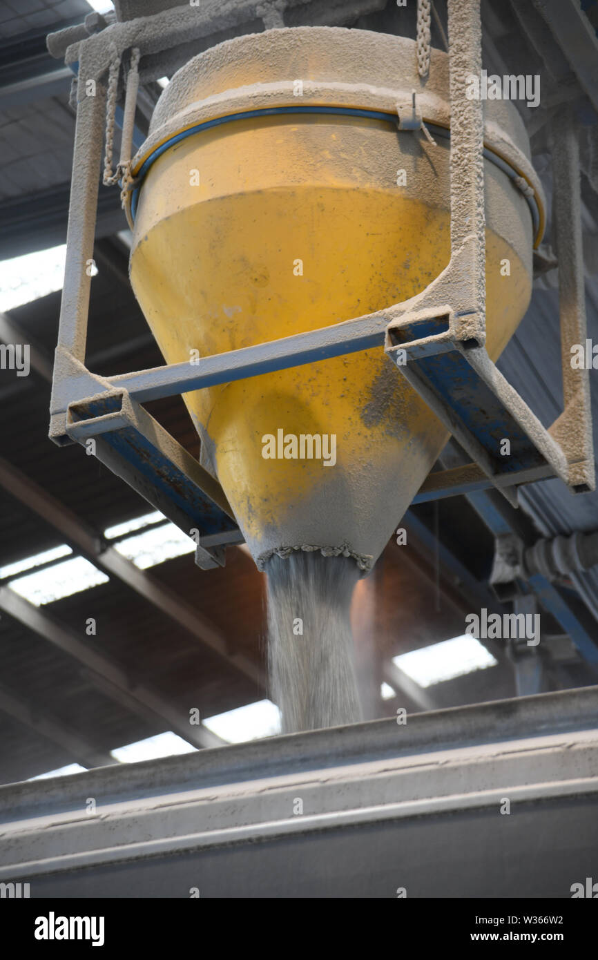 Industrial factory loading bay hi-res stock photography and images - Alamy