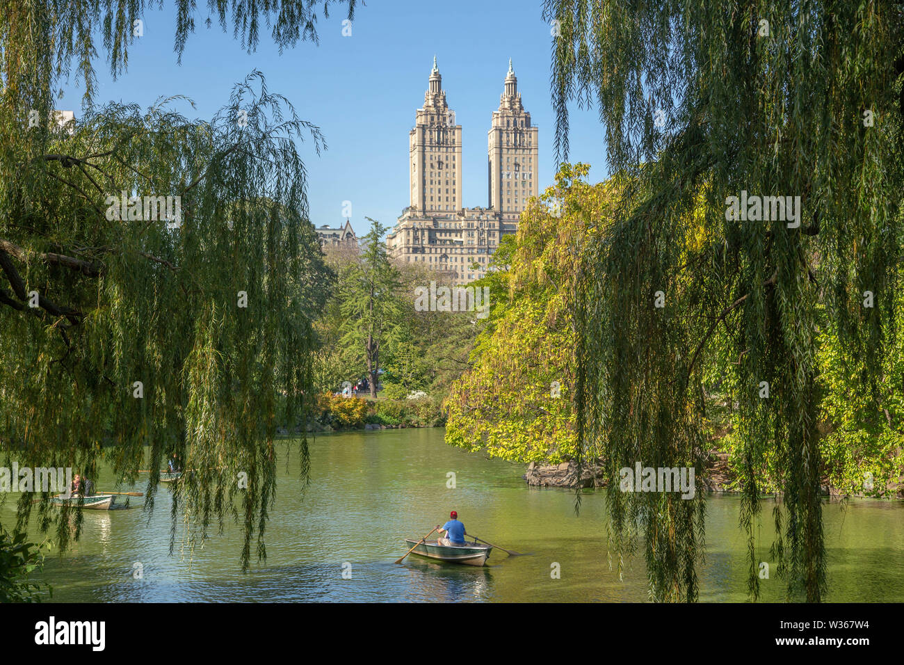 New york central park boat lake hi-res stock photography and images - Alamy