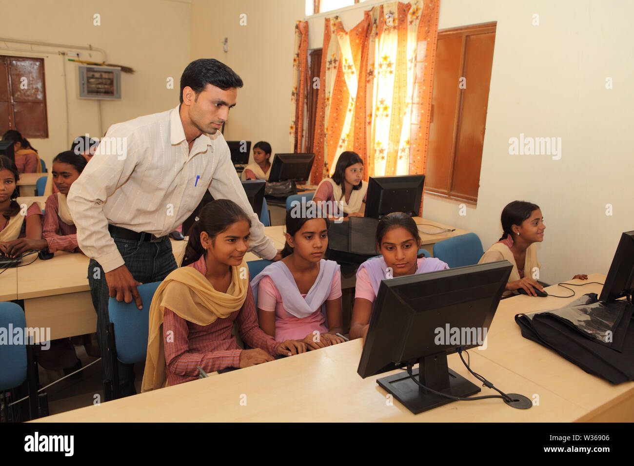 School children using computers in computer lab Stock Photo - Alamy