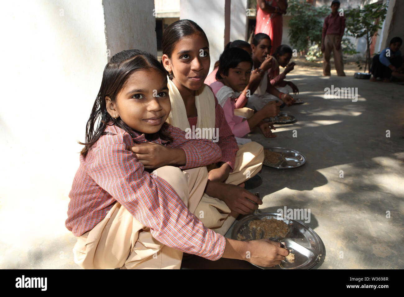 School children eating Mid Day Meal served in school Stock Photo - Alamy