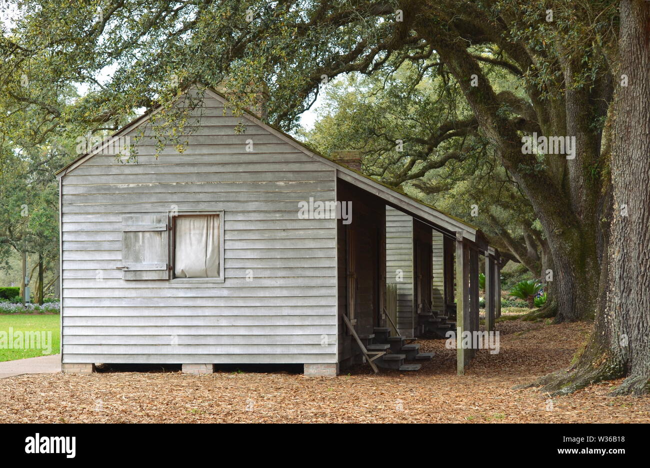 Slave quarters oak alley plantation hi-res stock photography and images - Alamy
