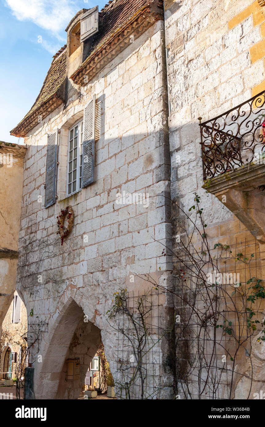 The village of Monpazier, in the Dordogne-Périgord region, France ...