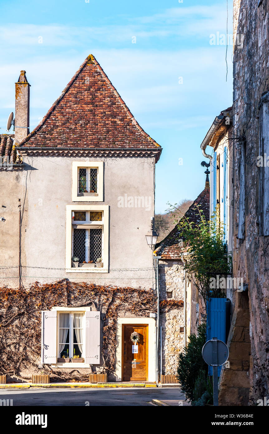 The village of Monpazier, in the Dordogne-Périgord region, France ...