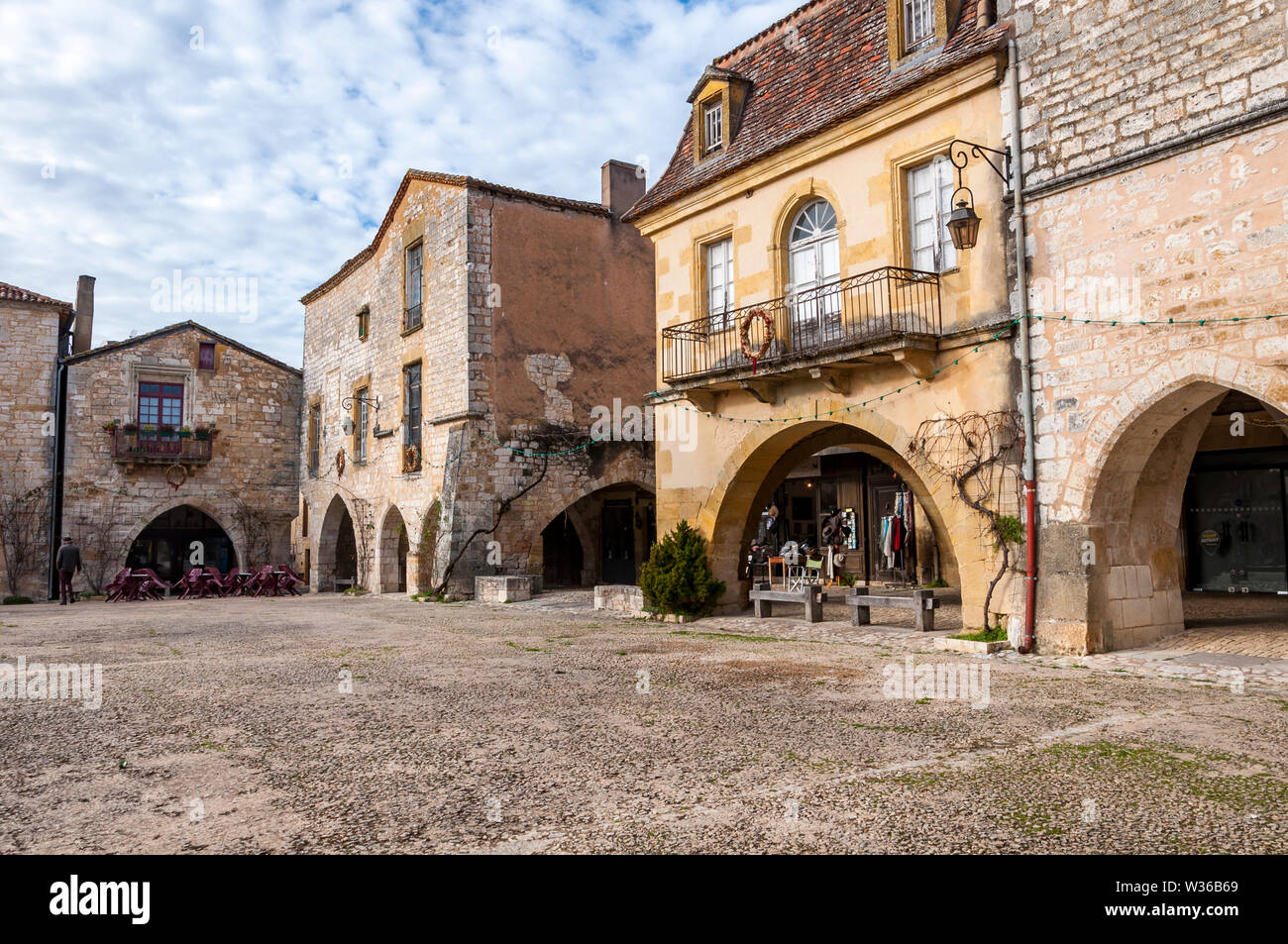 The village of Monpazier, in the Dordogne-Périgord region, France ...