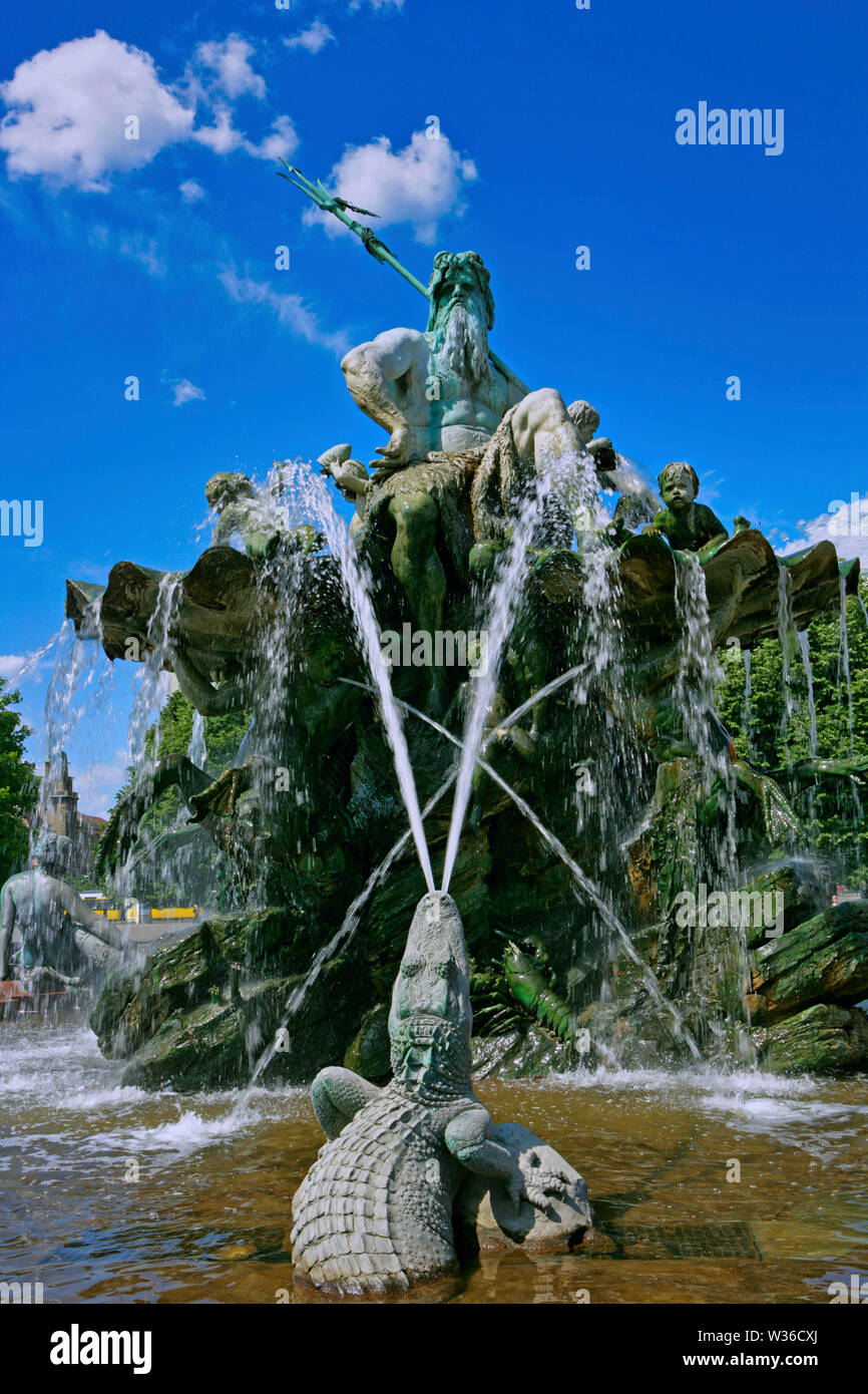Neptun Brunnen High Resolution Stock Photography and Images - Alamy