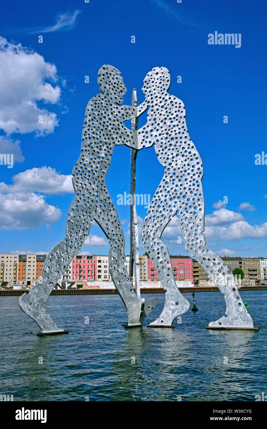 The Molecule Man, monumental artwork in the Spree, created by the ...