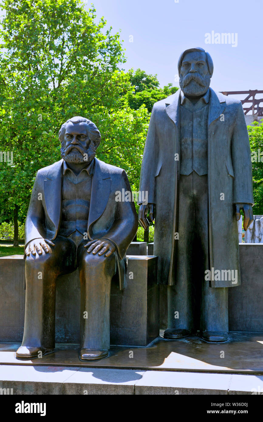 Bronze statues of Karl Marx and Friedrich Engels, Marx-Engels-Forum ...