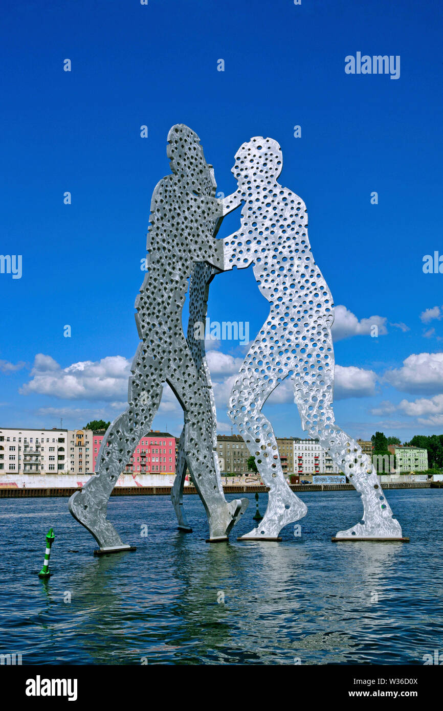 The Molecule Man, monumental artwork in the Spree, created by the ...