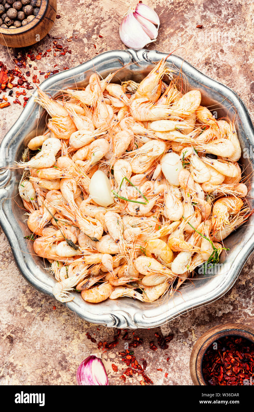 Unpeeled prawns hi-res stock photography and images - Alamy
