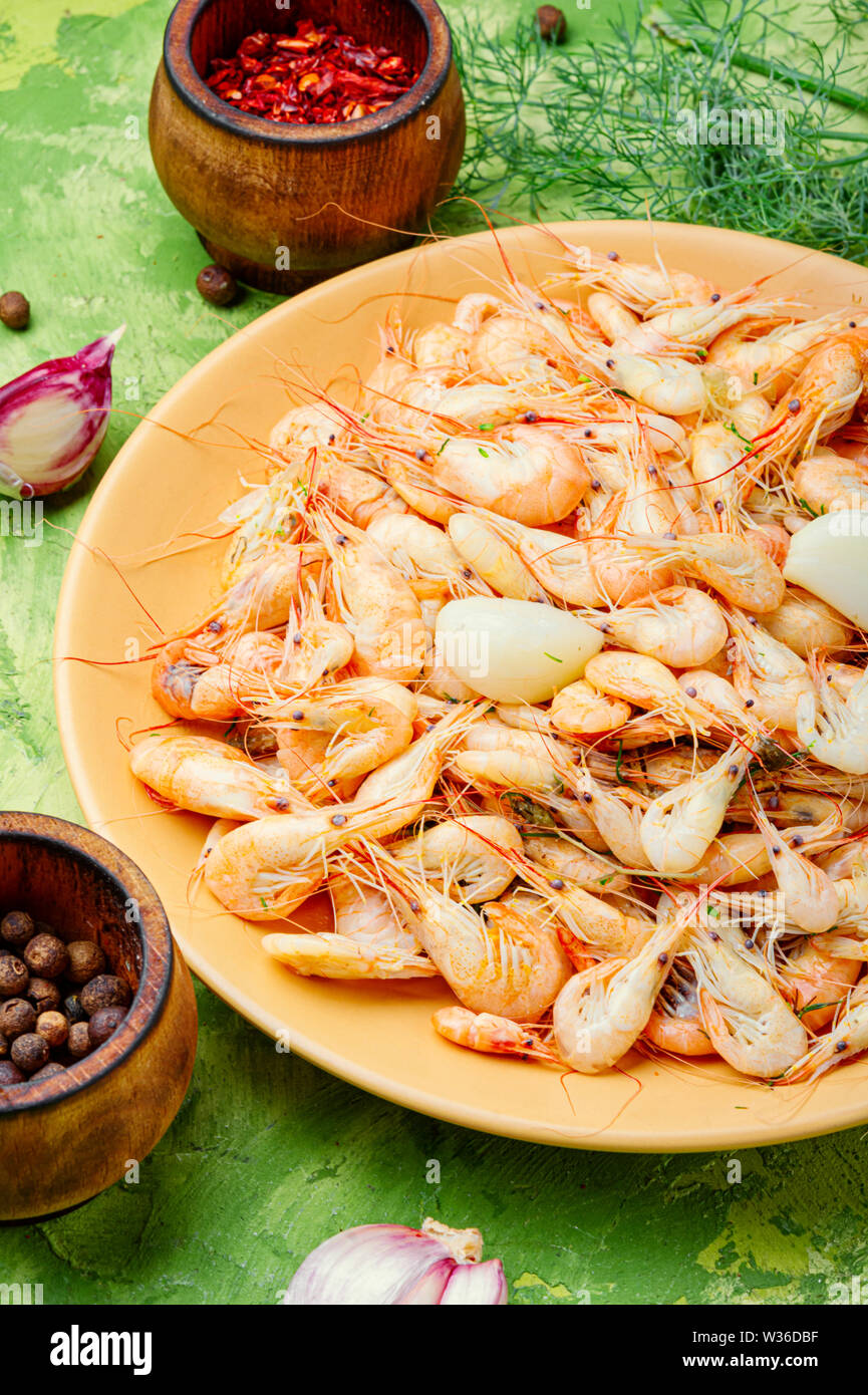 Unpeeled prawns hi-res stock photography and images - Alamy