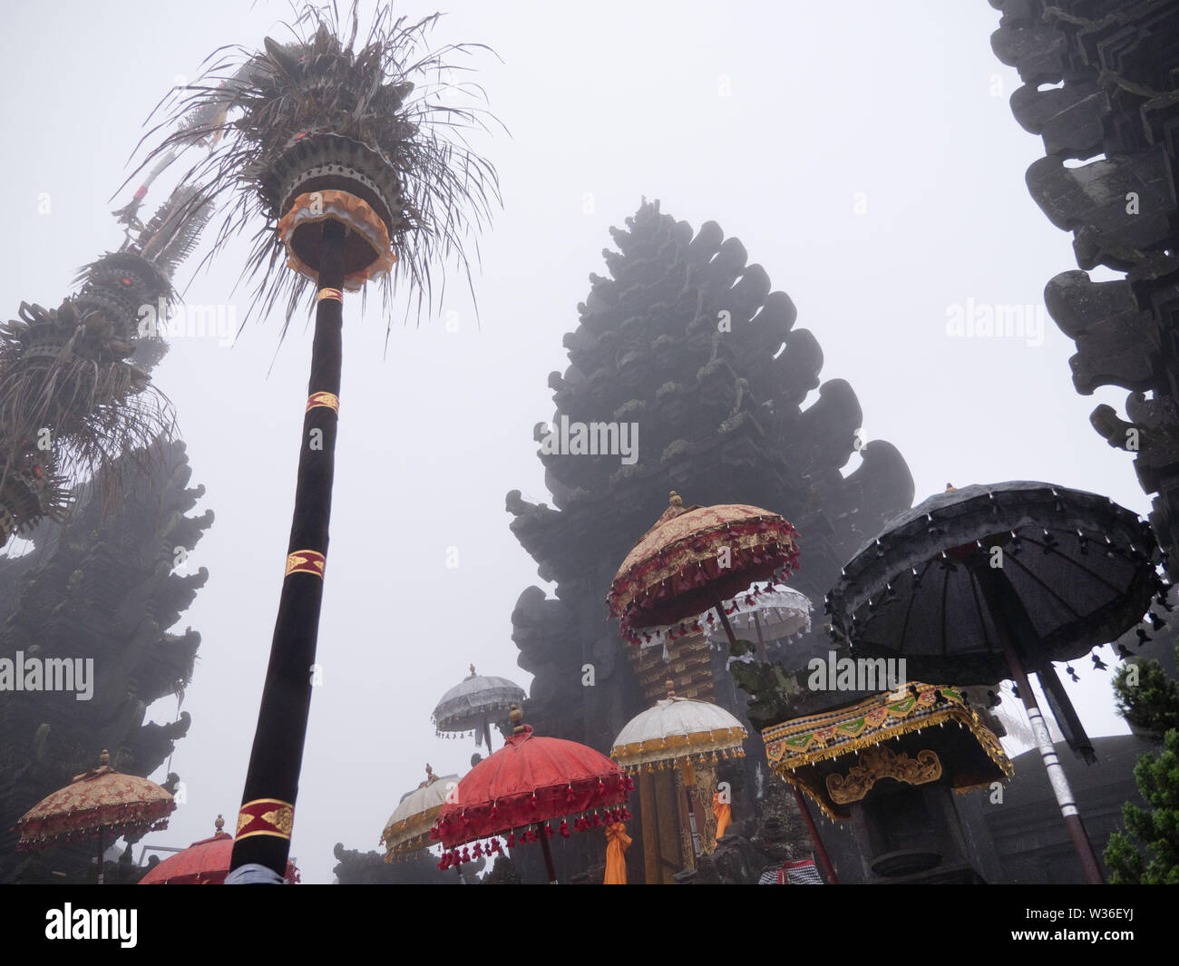 Hindu temple gate in the fog, Ulun Danu Batur, Bali,Indonesia. Balinese ...
