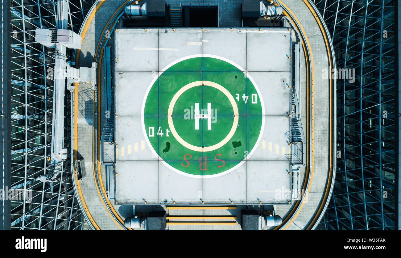 Rooftop heliport hi-res stock photography and images - Alamy