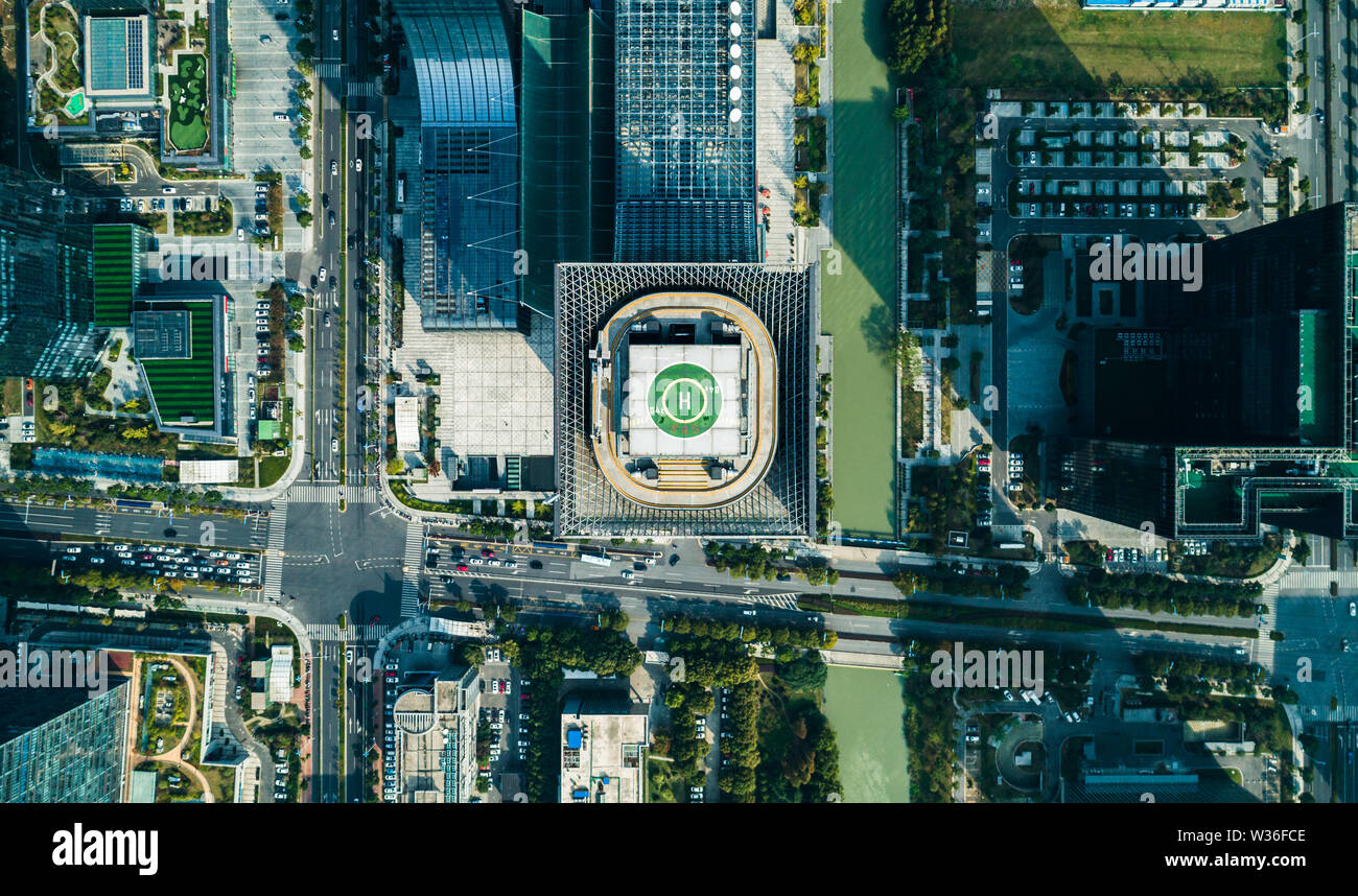 Helicopter on helipad on top hi-res stock photography and images - Alamy